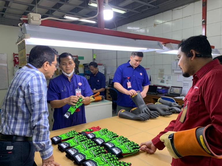 Tingkatkan Keselamatan Kerja, PDC Luncurkan Perta Shoes dan Perta Glove