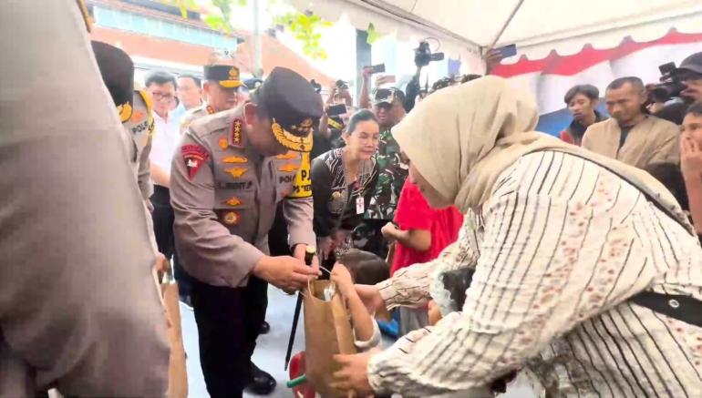 Tinjau Pelayanan di Stasiun Tawang, Kapolri Dorong Pemudik Gunakan Kereta Api