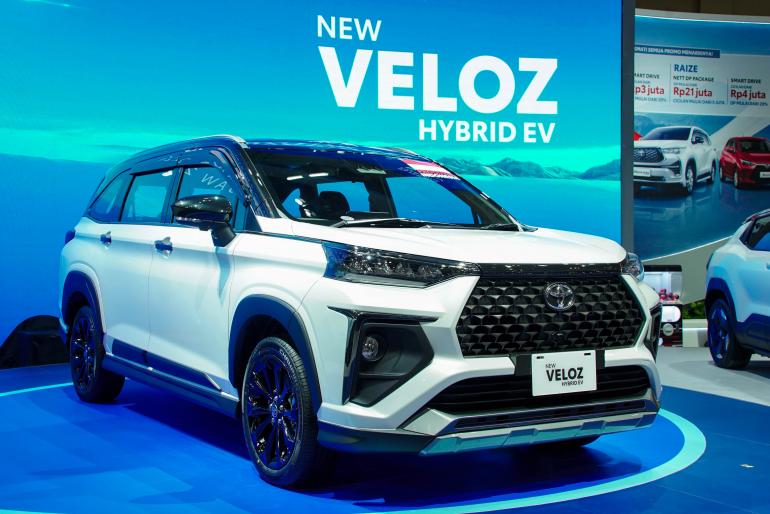 Toyota Luncurkan New Veloz Hybrid EV Di GJAW 2025, Harga Rp 299 Juta