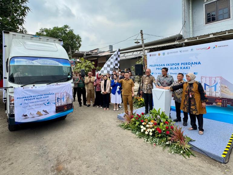 UKM Mojokerto Ekspor Perdana Alas Kaki NOBF Ke Pasar Global