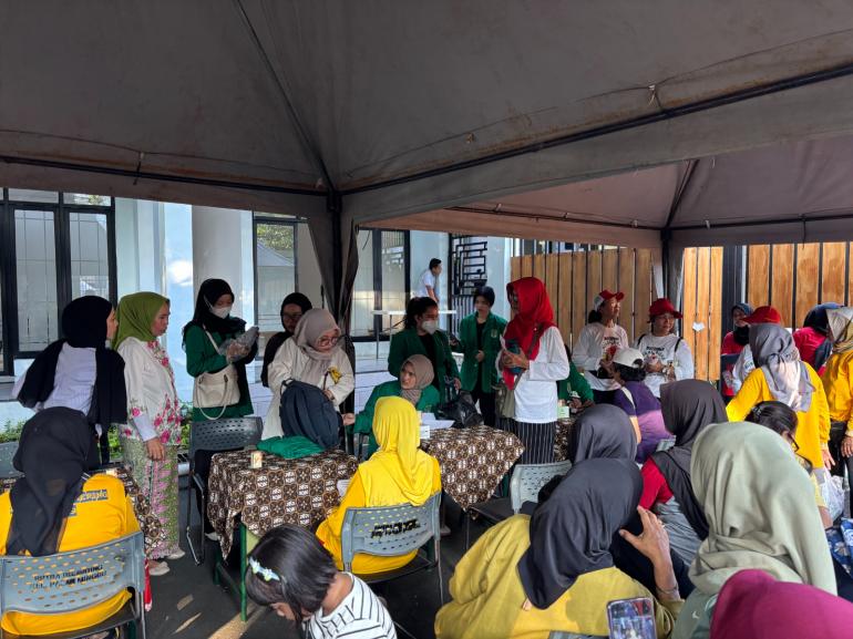 Universitas Nasional Meriahkan Festival Mikul Buah 2025