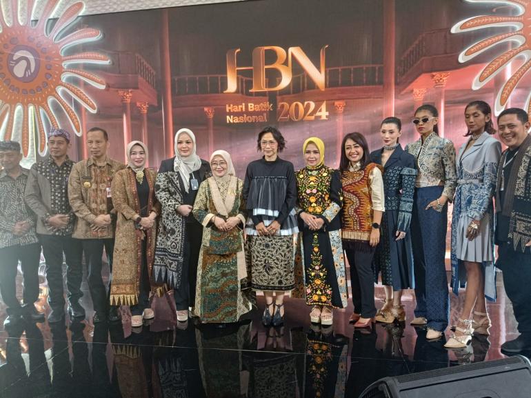 YBI Bikin Gen Z Bangga Berbatik