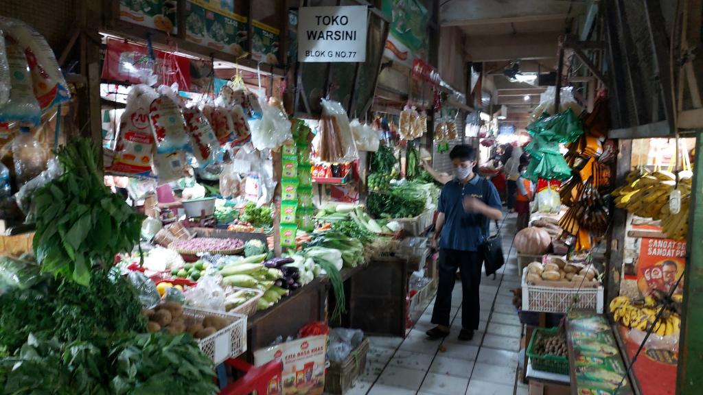Pasar Tradisional di Tubir Waktu