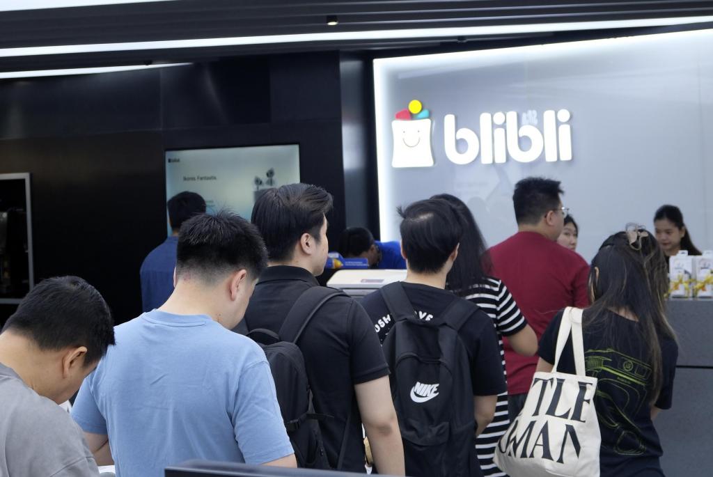 Antusiasme Apple Fans Warnai Early Pick Up iPhone di Blibli Store