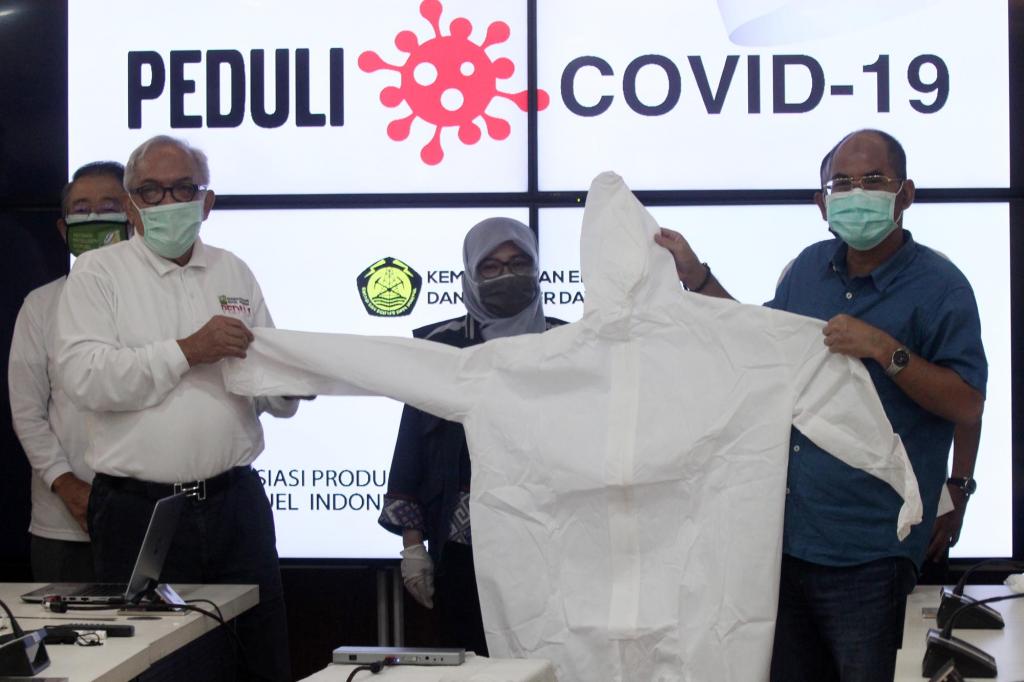 APROBI Berikan Bantuan Alat Pelindung Diri Kepada Petugas Pertamina ...