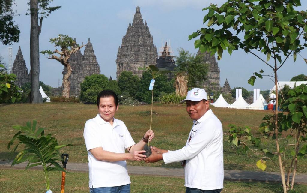 Axa Mandiri Tanam Pohon Pewarna Alami