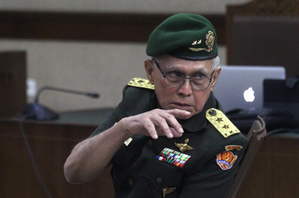 Berseragam Militer Lengkap, Kivlan Zen Jalani Sidang