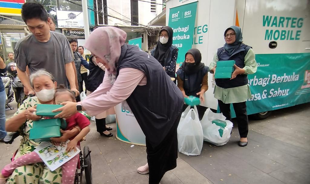 BSI Maslahat Membagikan Takjil Dan Paket Berbuka Puasa Bersama ...