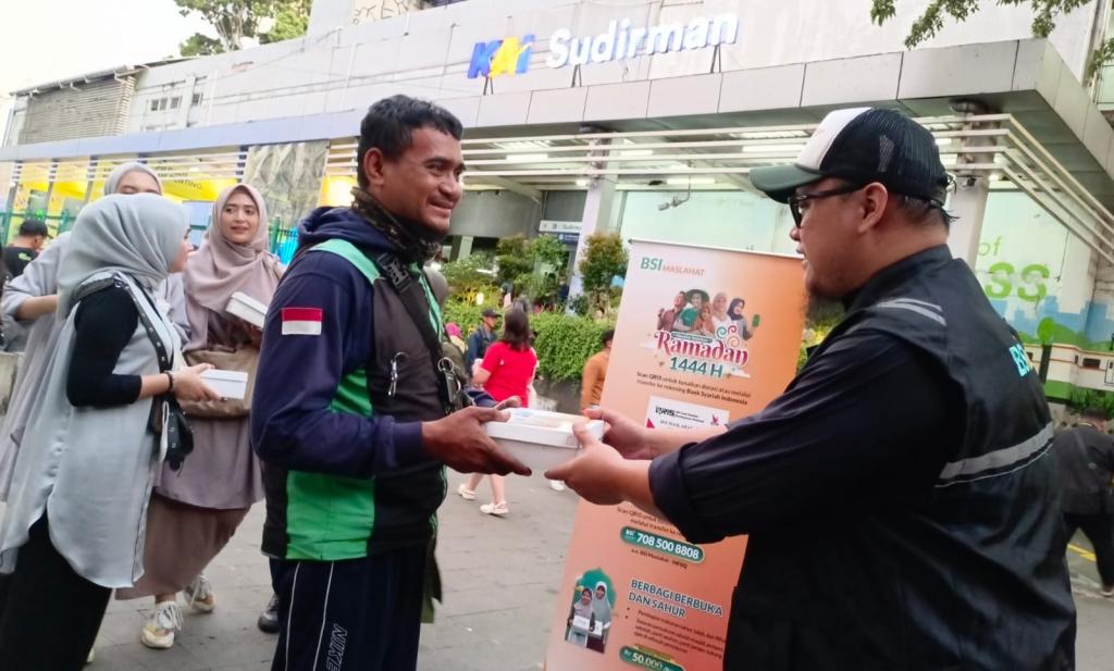BSI Maslahat Menebar Kebaikan Ramadan Melalui Paket Berbuka di Stasiun ...