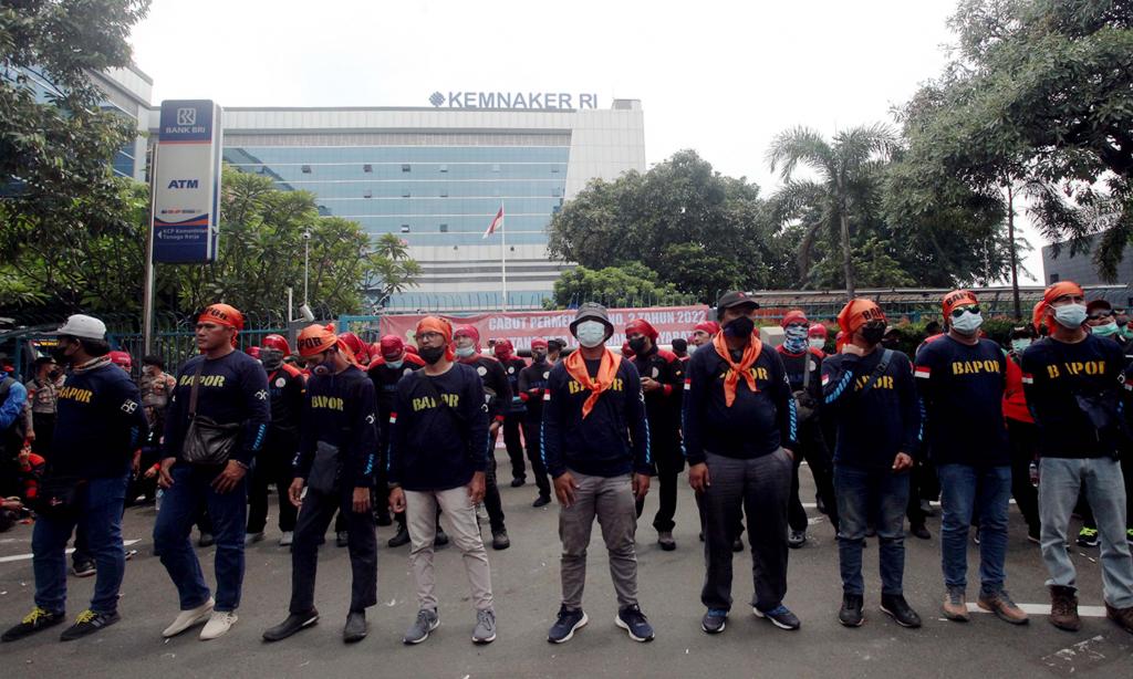 Buruh Kepung Kemenaker