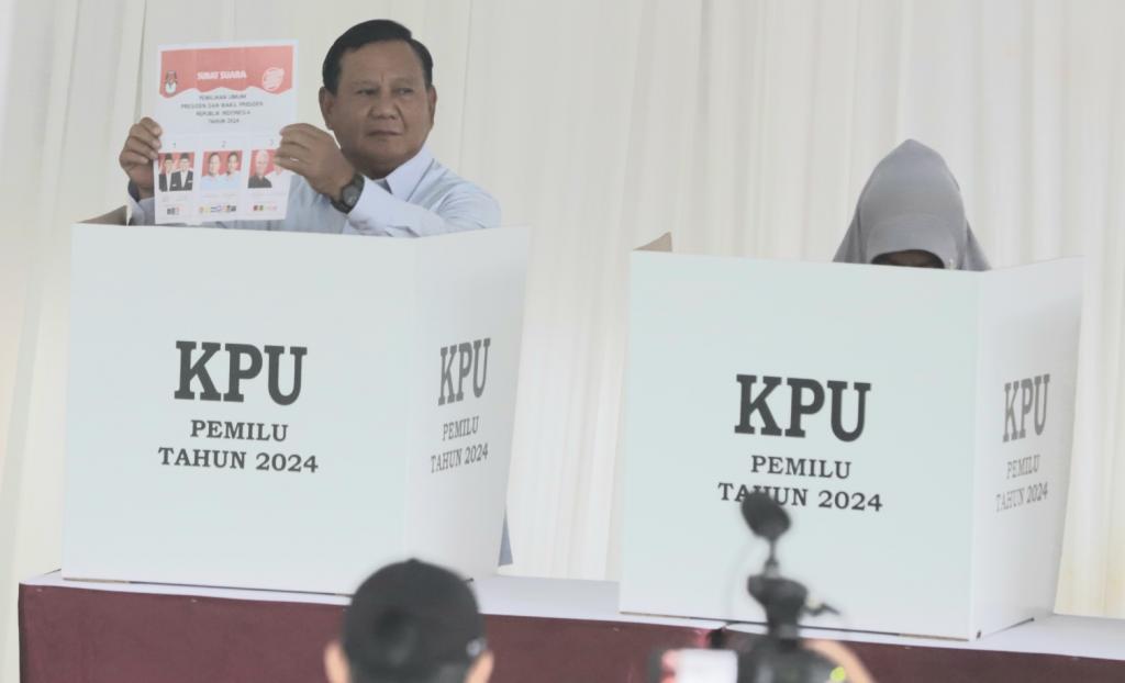 Capres Prabowo Gunakan Hak Pilihnya Di TPS 033 Bojong Koneng Hambalang Bogor