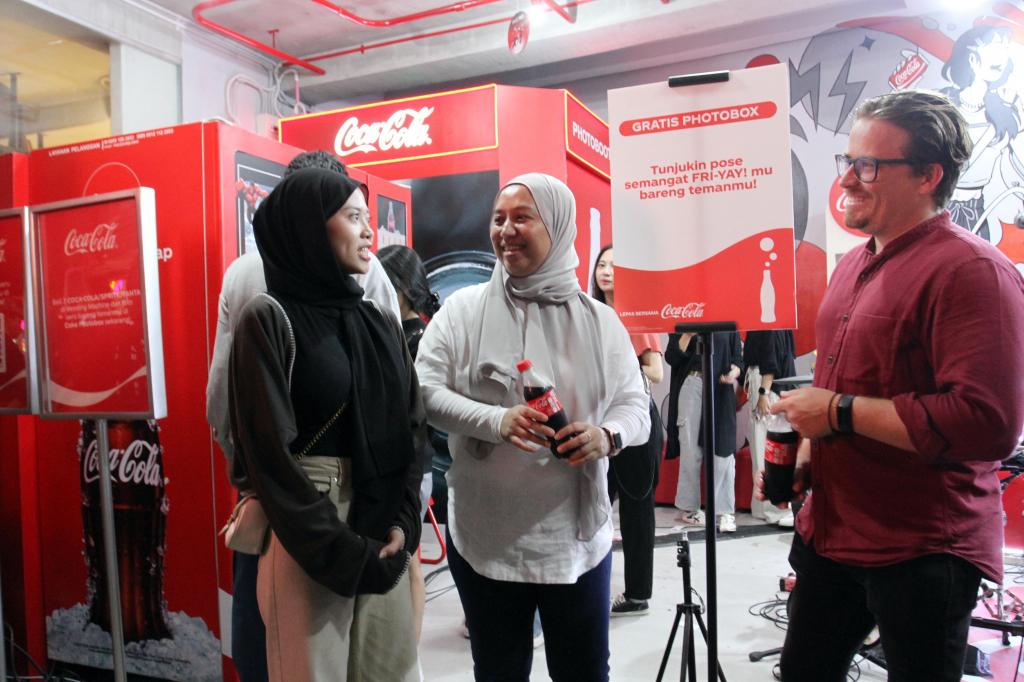 Coca-Cola Luncurkan Kampanye Rasain Keseruan Fri-yay