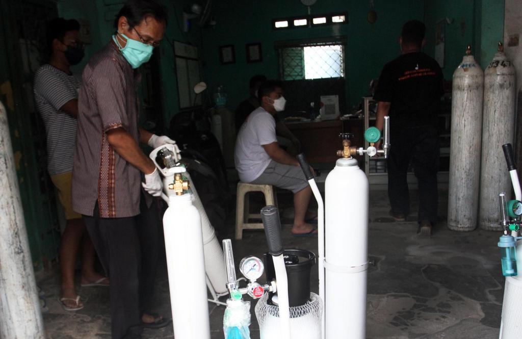 Depot Tabung Oksigen Diburu Warga