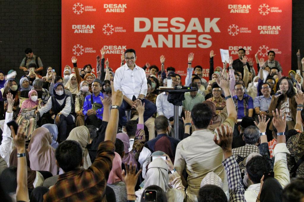 Desak Anies Jawab Solusi Nakes