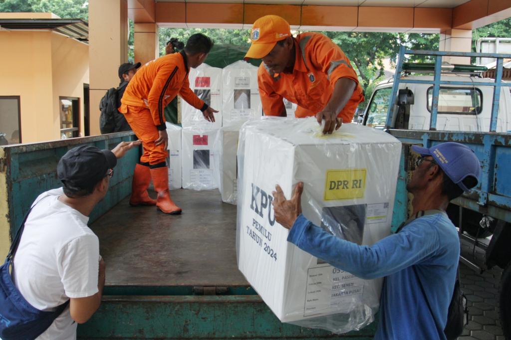 Distribusikan Surat Suara Pemilu 2024