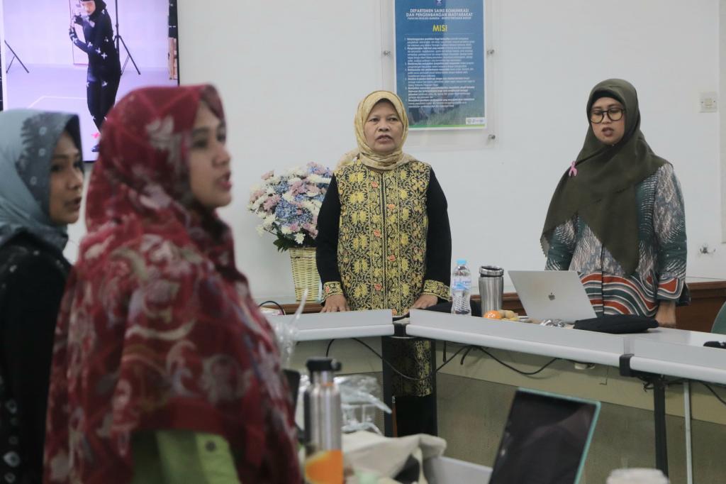 FEMA IPB University Gelar Bedah Buku Servaes