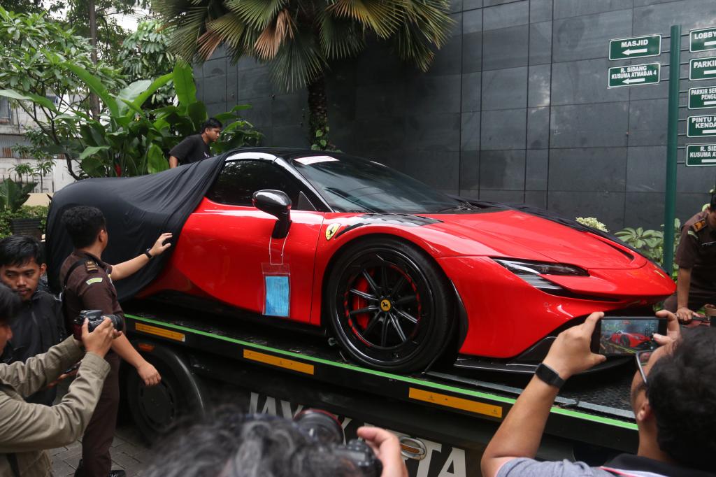 Ferrari hingga Harley Davidson Jadi Barang Bukti Sidang Suap Vonis ...
