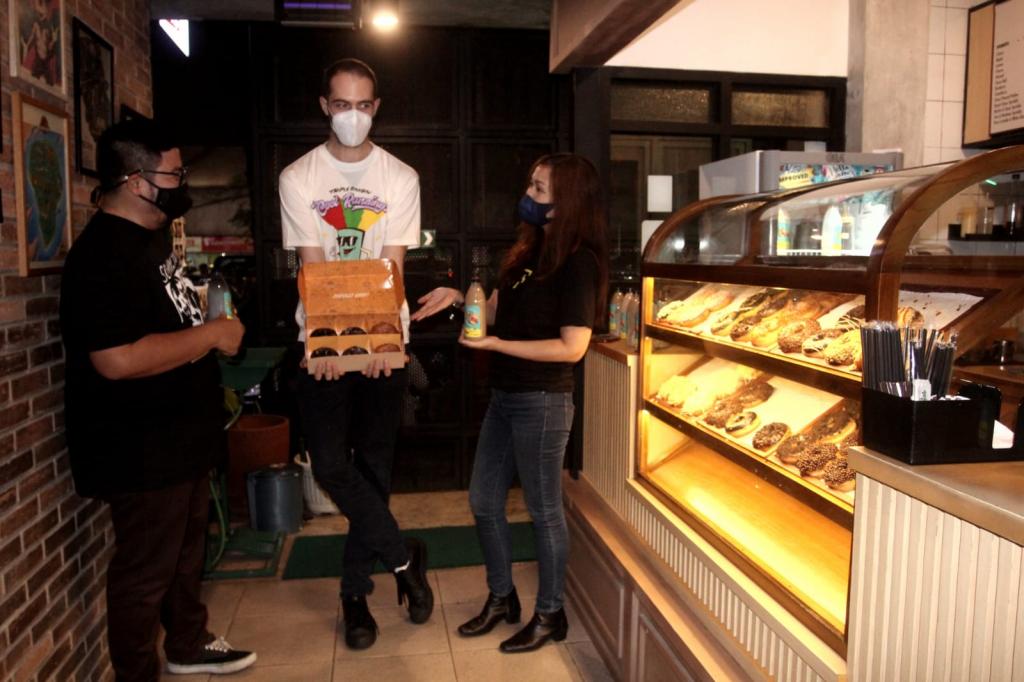 Flash Coffee Bersama Lawless Burgerbar Asia Luncurkan Minuman dan Donat ...