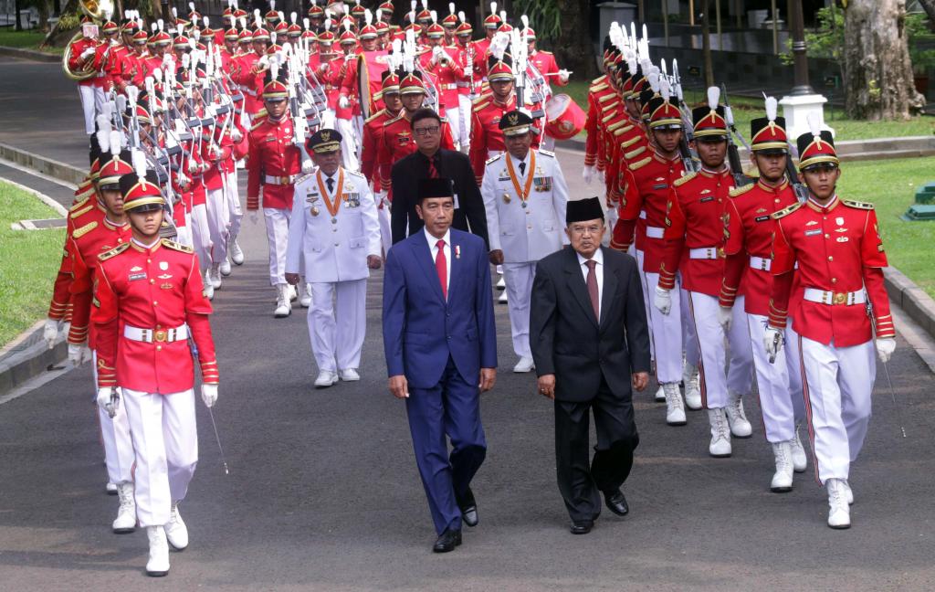Jokowi Lantik Gubernur Maluku Utara di Istana Negara