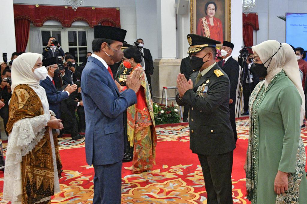 Jokowi Lantik Kasad Jenderal TNI Dudung Abdurachman