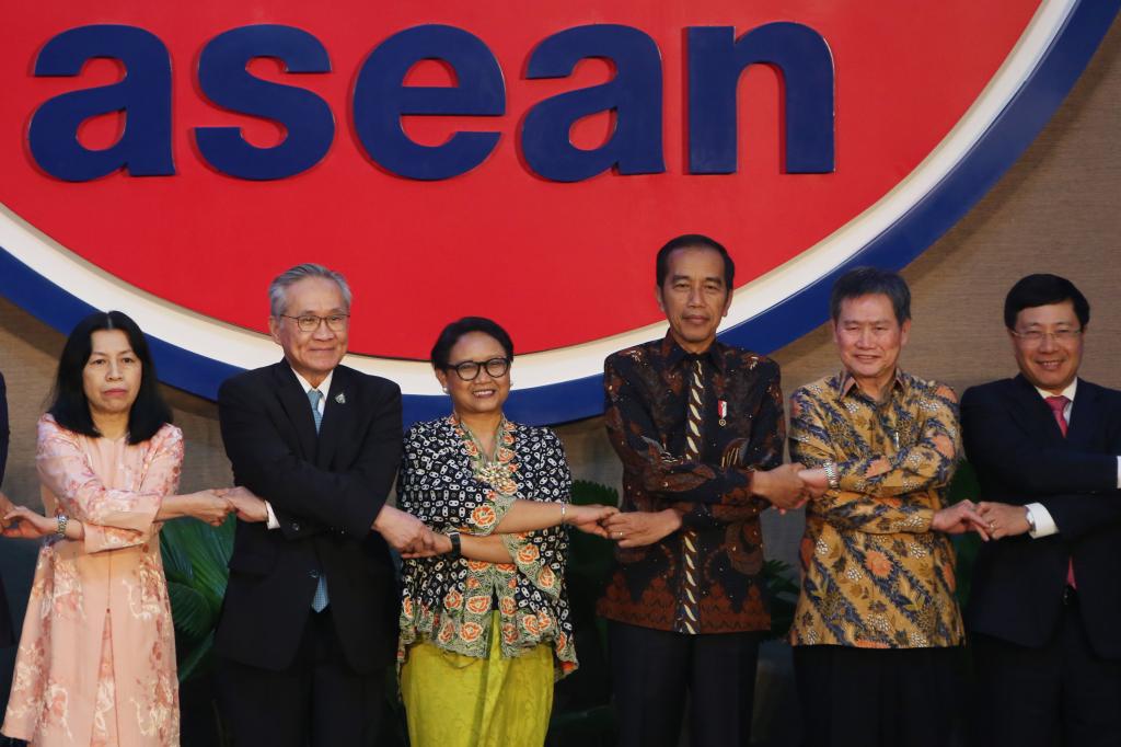 Jokowi Resmikan Gedung Sekretariat Asean