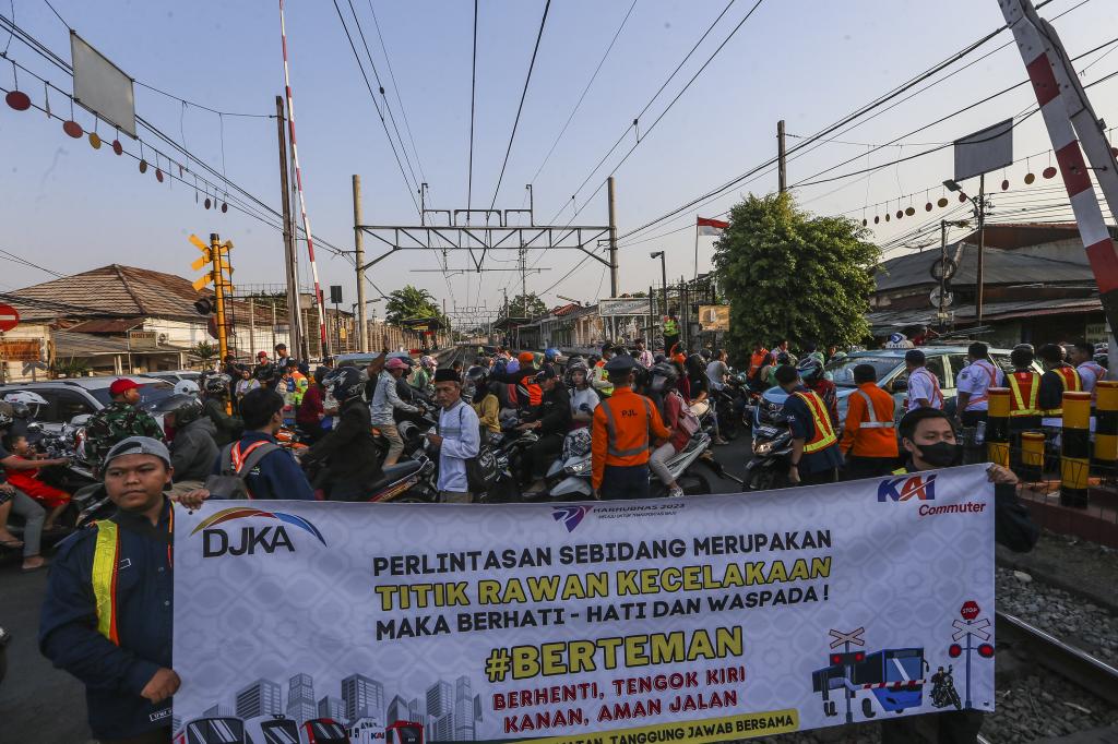 KAI Commuter Kampanye Keselamatan Perkeretaapian
