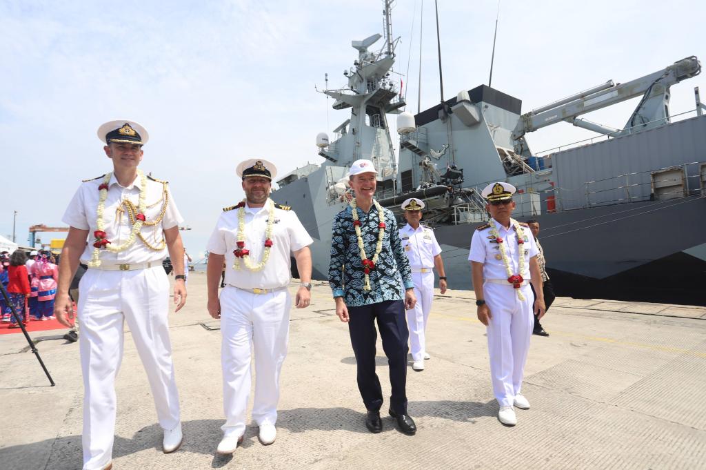 Kapal AL Inggris Tiba Di Jakarta