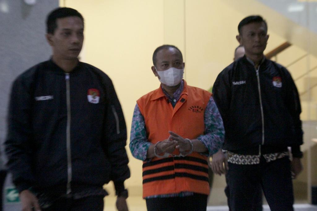 KPK Tahan Dedi Risdiyanto