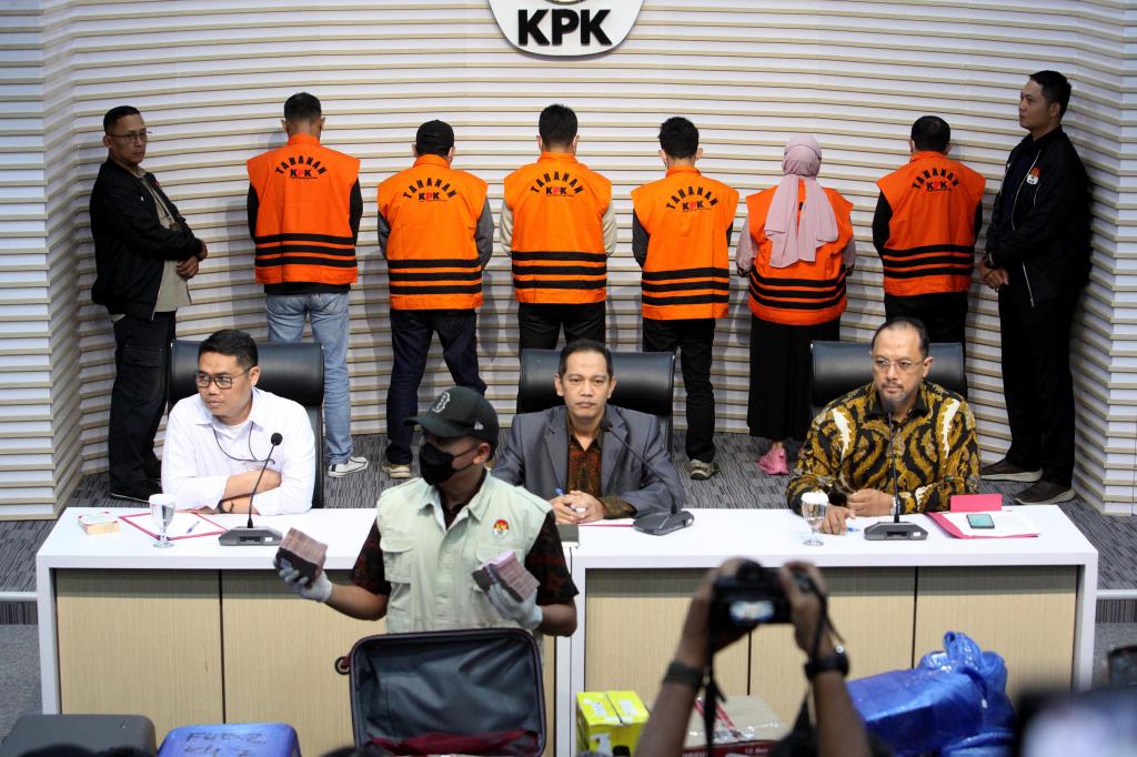 KPK Tahan Enam OTT Suap Proyek PUPR Di Kalsel