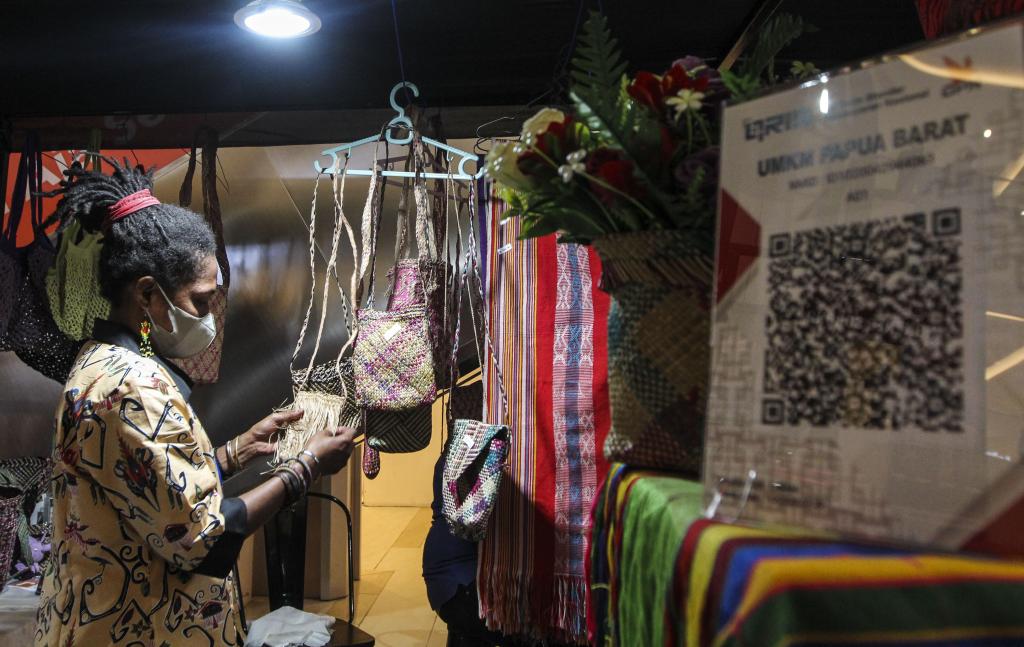 Literasi Digitalisasi QRIS UMKM Monokwari