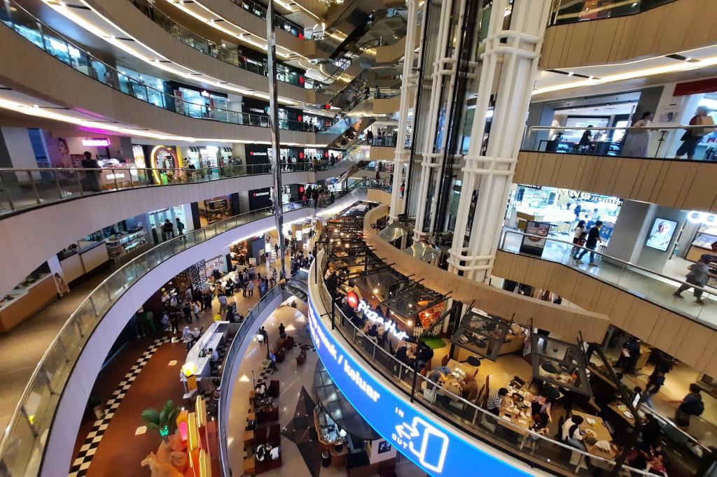 Mall Ramai Menjelang Lebaran