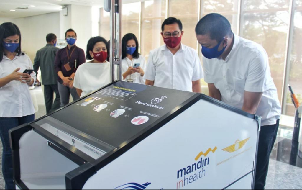 Mandiri Inhealth Serahkan Perlengkapan Sanitizer Untuk Garuda Indonesia