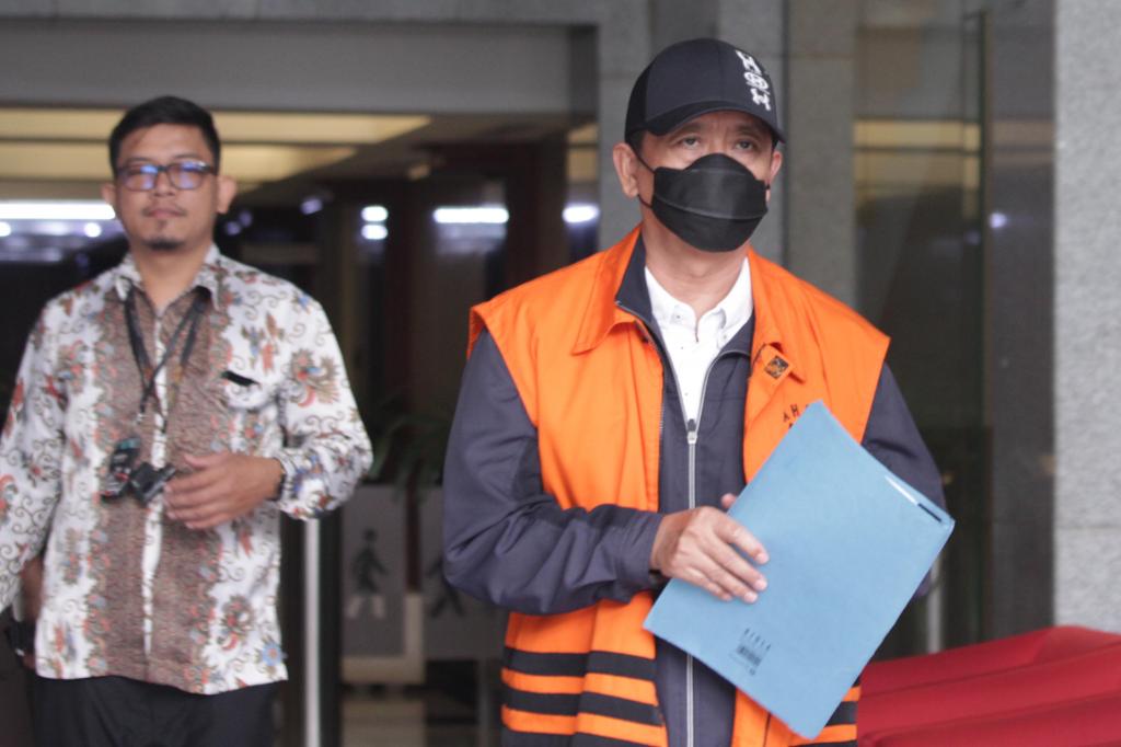 Mantan Sekda Kota Bandung Ema Sumarna Jalani Pemeriksaan KPK