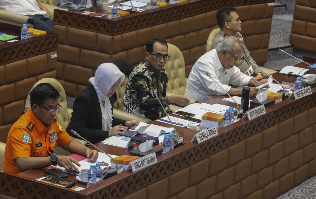 Menhub Dan Menteri PUPR Raker Dengan DPR Bahas Libur Nataru 2024