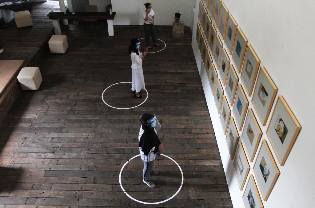 Menikmati Pameran Lukisan dengan Protokol Kesehatan di Masa Pandemi