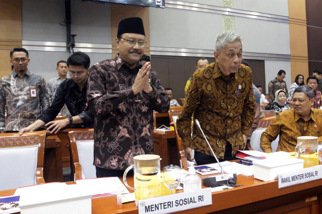 Mensos Gus Ipul Raker Dengan Komisi VIII DPR