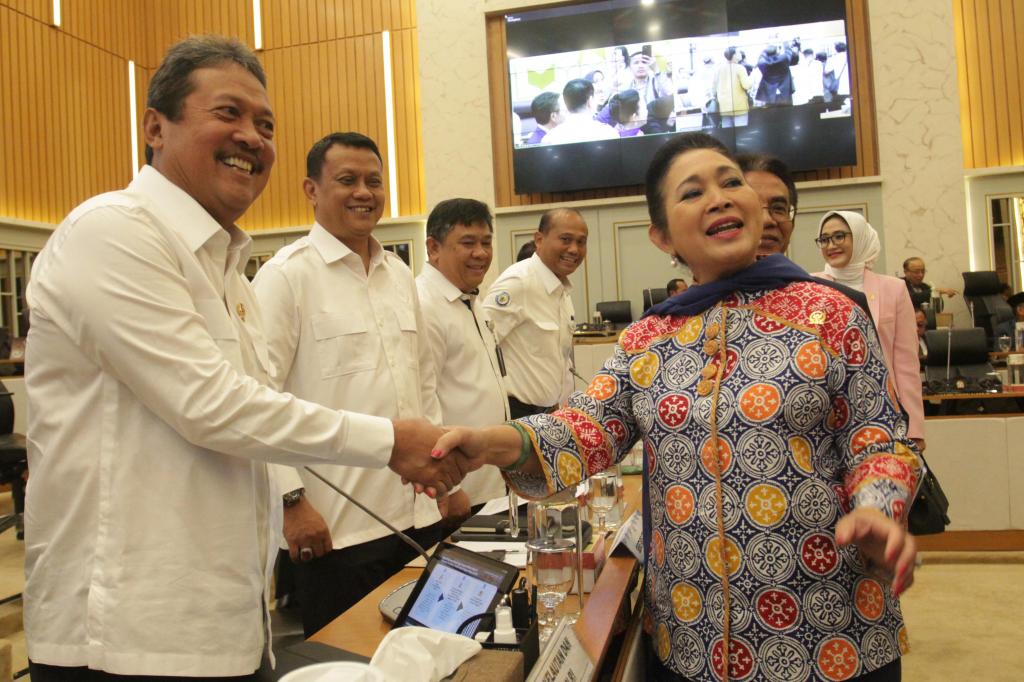 Menteri KP Rapat Dengan DPR Bahas Pagar Laut