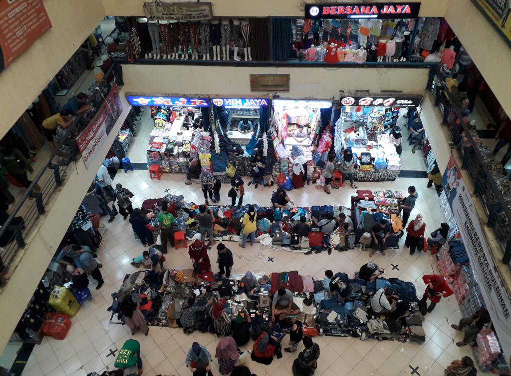 Pasar Cipulir Ramai Jelang Lebaran