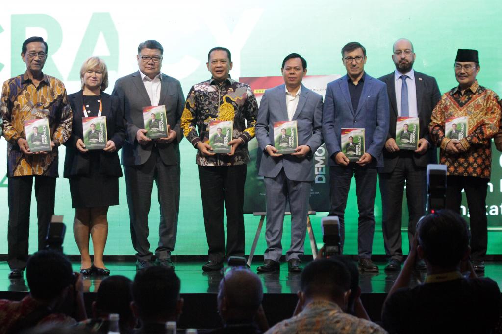 Peluncuran Buku Green Democracy