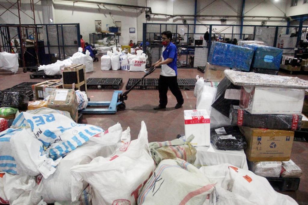 Pengiriman Paket Barang Meningkat