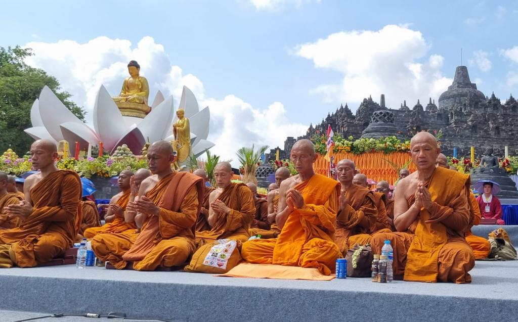 Perayaan Hari Raya Tri Suci Waisak 2567 Di Candi Borobudur