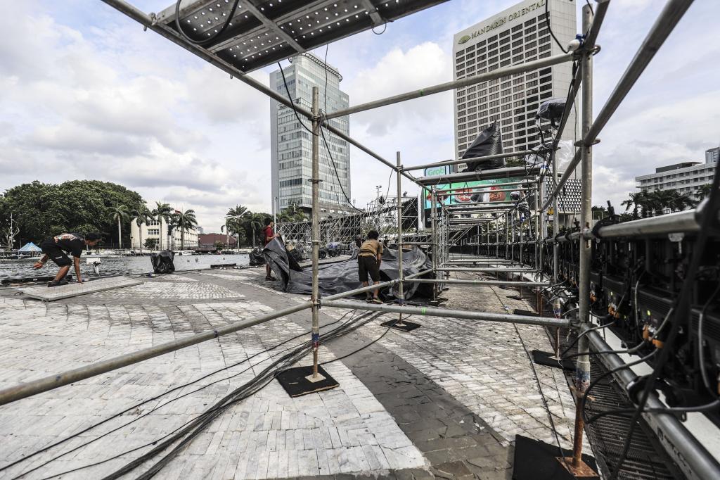 Persiapan Malam Tahun Baru 2025