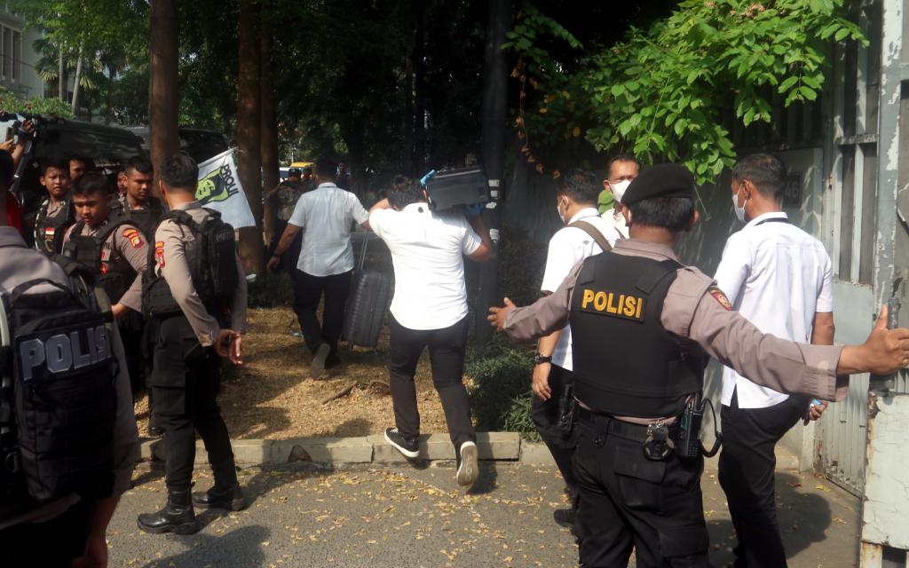 Polisi GeledahRumah Ketua KPK Firli Bahuri