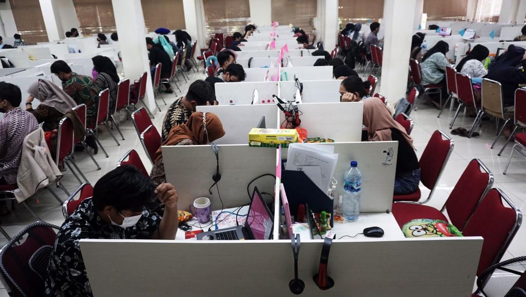Polri Grebek Kantor Pinjol di Ruko Crown Green Lake City Tangerang
