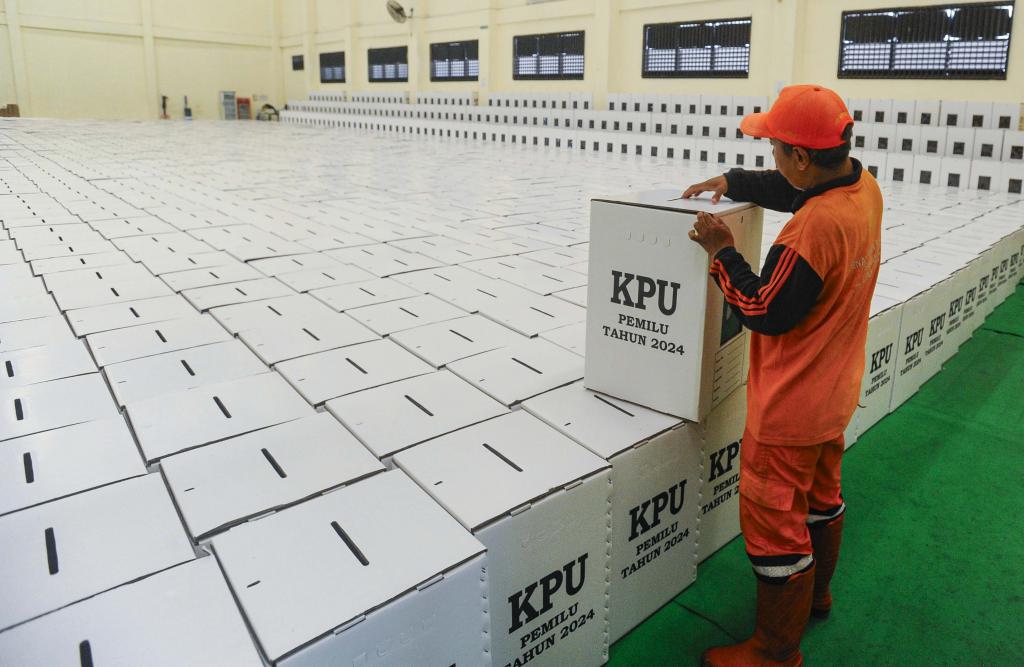 Rakit Kotak Suara Pemilu 2024