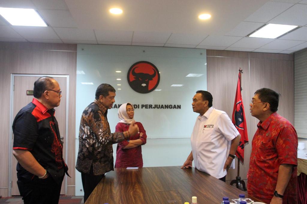 RM Sambangi Fraksi PDIP