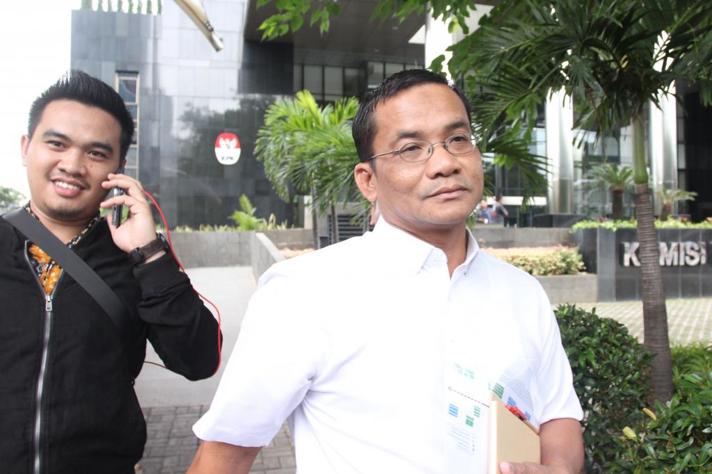 Selesai Diperiksa KPK, Ahmad Rofiq Menghindari Wartawan