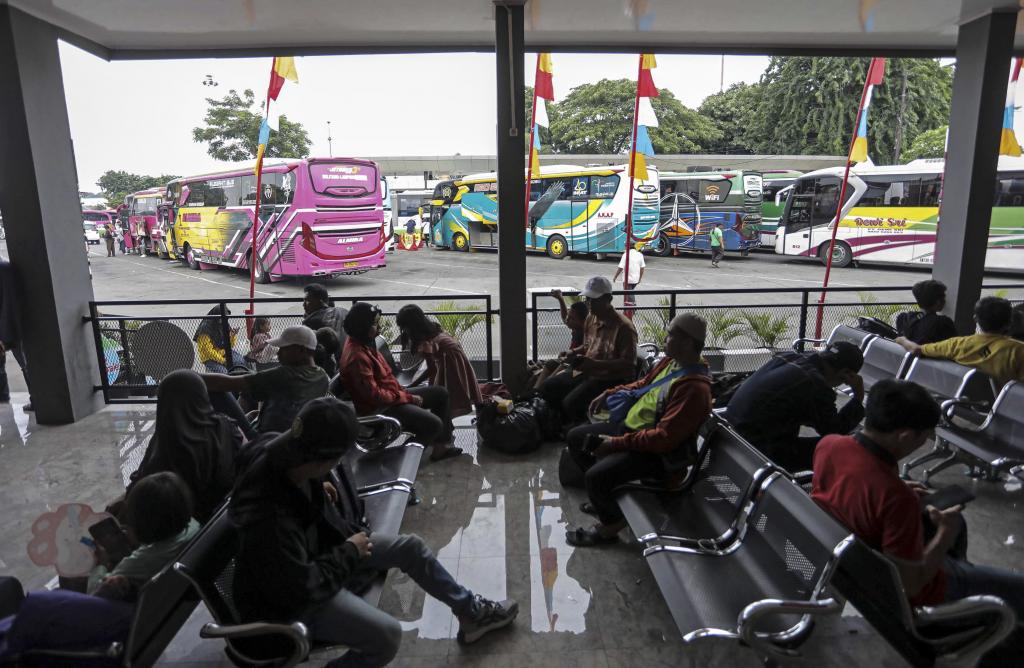 Suasana Terminal Kalideres Saat Liburan Nataru