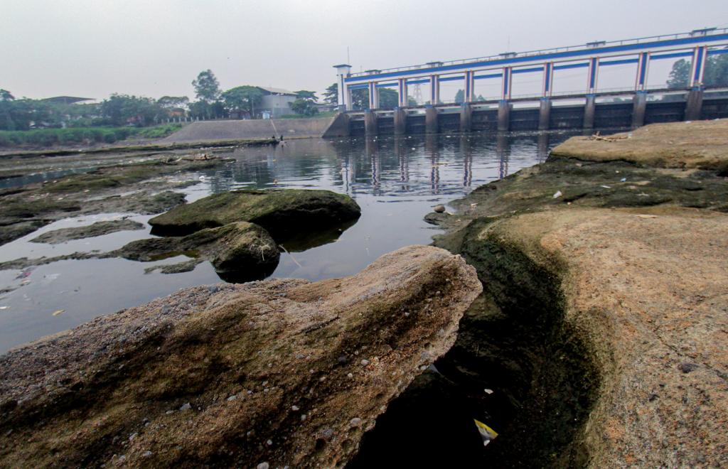 Sungai Cisadane Surut