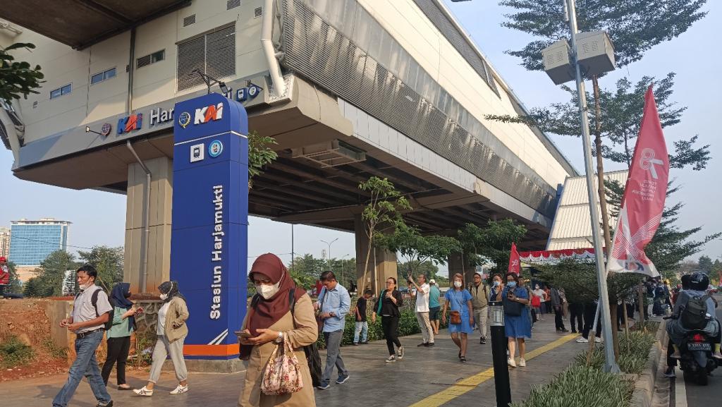 Tak Ada Lahan Parkir Di Stasiun LRT Harjamukti
